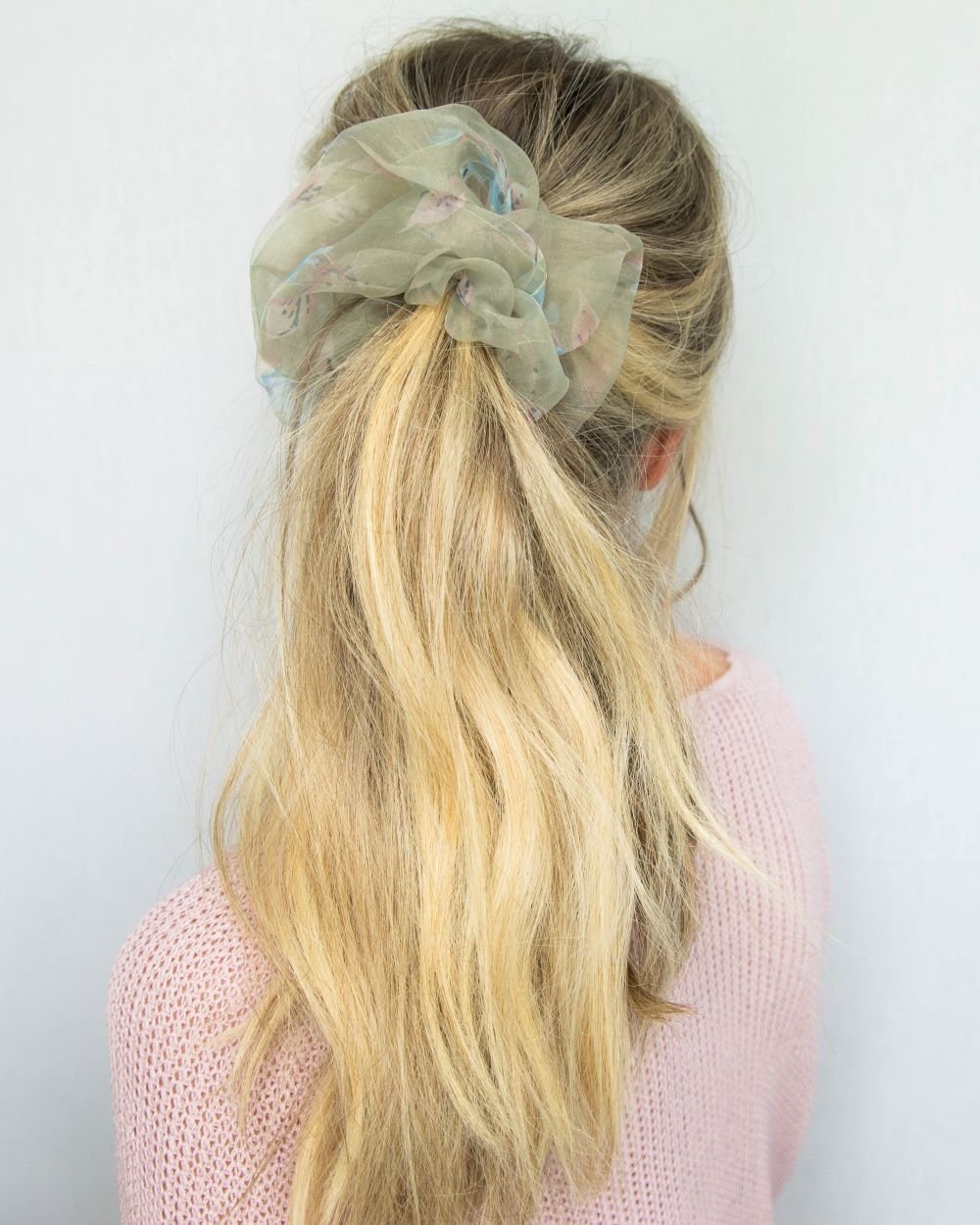 Hairstyles With Scrunchies: How To Wear The Trend From Day To Night ...