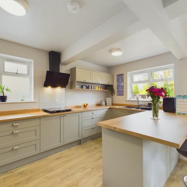 Witney Pebble Kitchen | Fitted Kitchens | Kitchens | Howdens