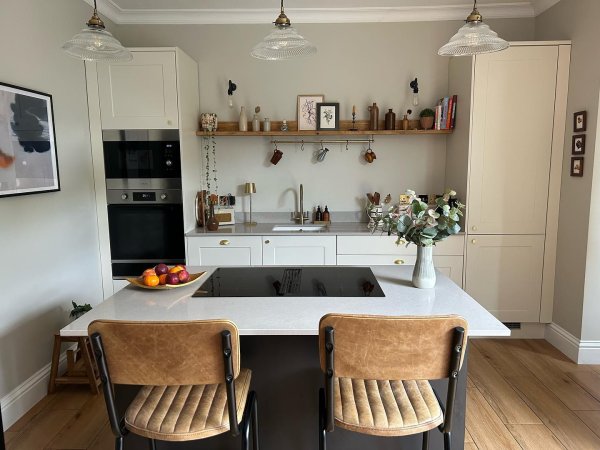 Chelford Charcoal Kitchen | Fitted Kitchens | Howdens