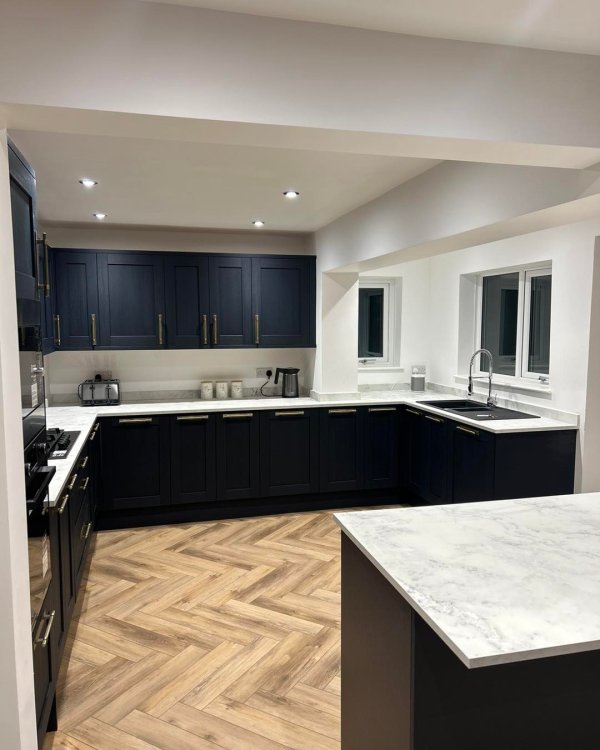 Halesworth Navy Kitchen | Fitted Kitchens | Howdens