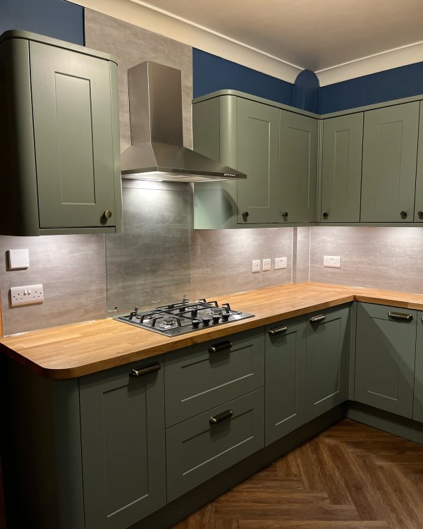 Chelford Reed Green Kitchen | Fitted Kitchens | Howdens