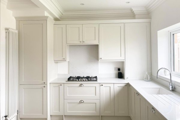 Chilcomb Porcelain In Frame Kitchen | Howdens