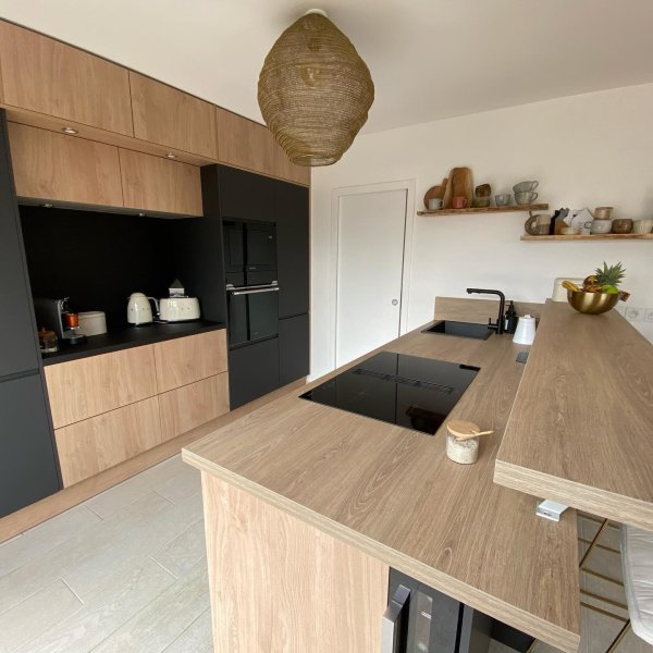 Greenwich Charcoal Kitchen | Fitted Kitchens | Howdens