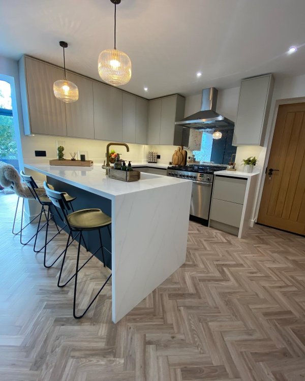 Greenwich Sandstone Kitchen | Fitted Kitchen | Howdens