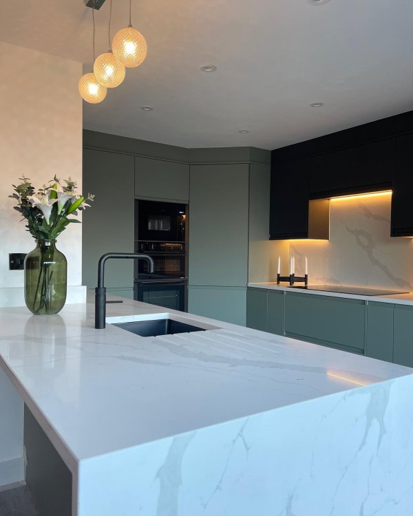 Clerkenwell Super Matt Reed Green Kitchen | Kitchens | Howdens