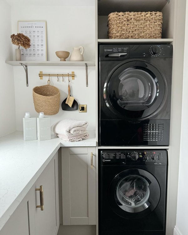 Witney Dove Grey Kitchen | Fitted Kitchens | Howdens