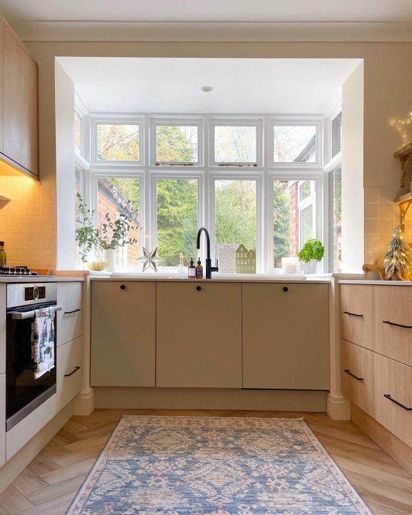 Greenwich Sandstone Kitchen | Fitted Kitchen | Howdens