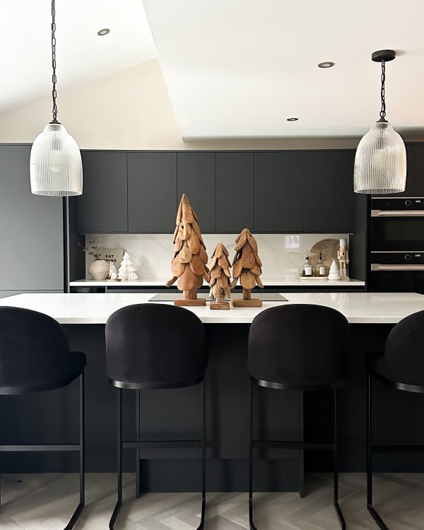 Hockley Super Matt Charcoal Kitchen | Fitted Kitchens | Howdens