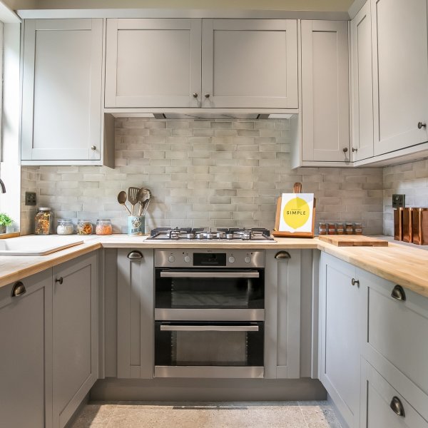 Witney Pebble Kitchen | Fitted Kitchens | Kitchens | Howdens