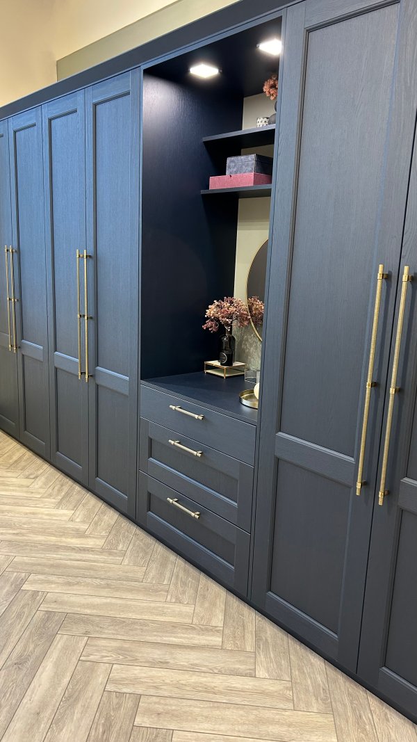 Bridgemere Navy Bedroom | Fitted Bedrooms | Howdens