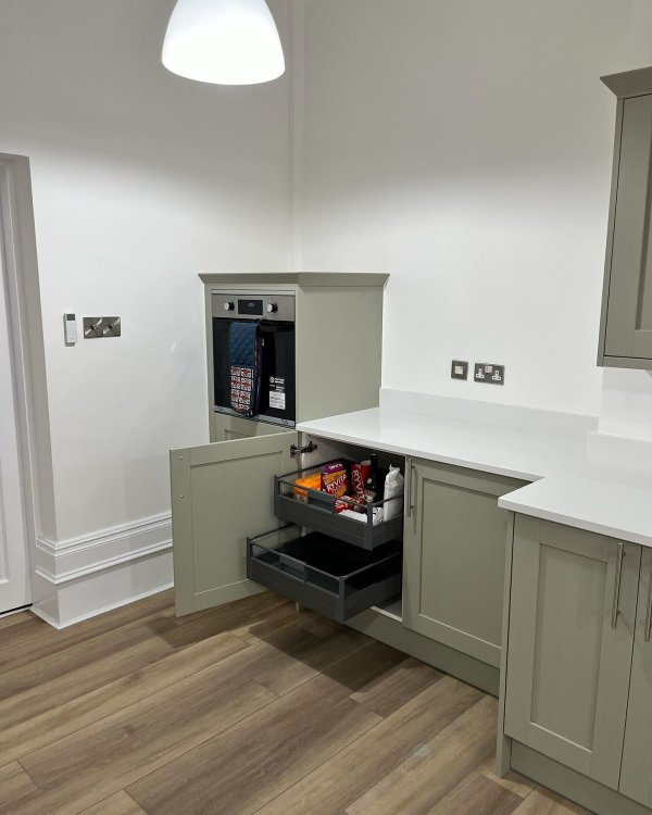 Halesworth Sage Green Kitchen | Fitted Kitchens | Howdens
