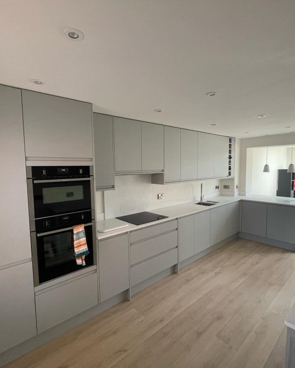 Clerkenwell Super Matt Dove Grey Kitchen | Kitchens | Howdens