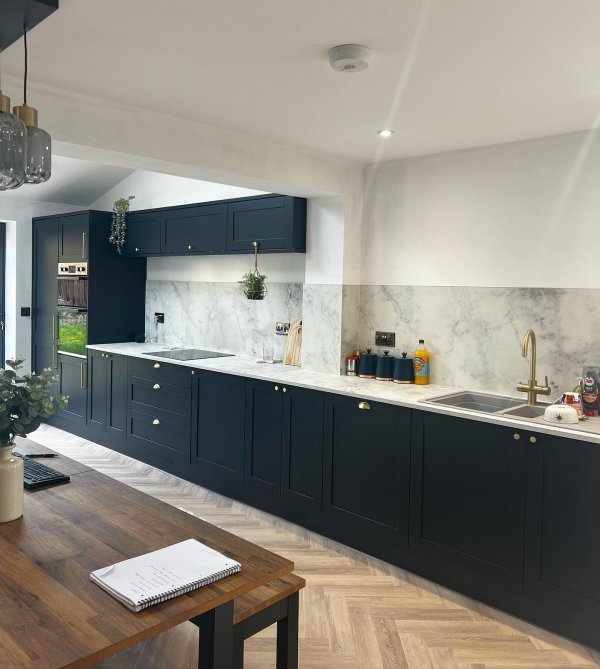 Witney Navy Kitchen | Fitted Kitchens | Kitchens | Howdens