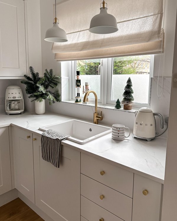 Chelford White Kitchen | Fitted Kitchens | Howdens