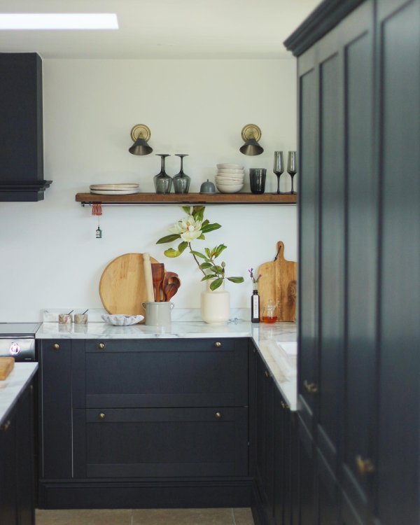 Allendale Navy Kitchen | Fitted Kitchens | Howdens