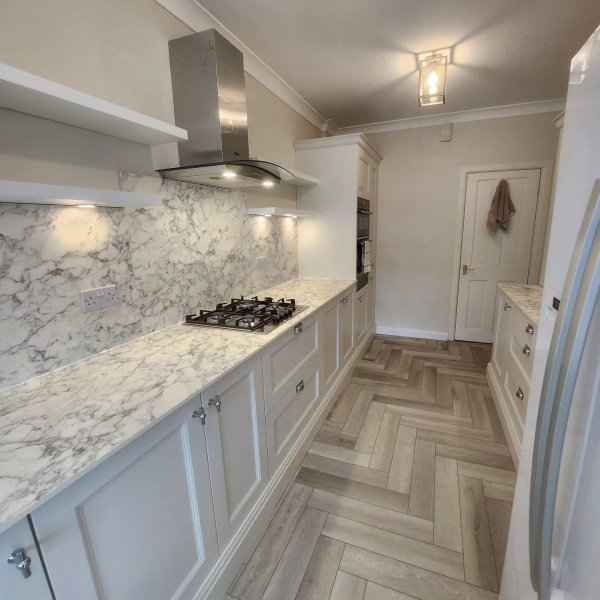 Elmbridge Porcelain In Frame Kitchen | Howdens