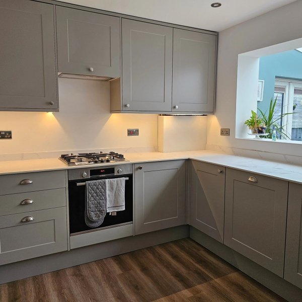 Chelford Pebble Kitchen | Fitted Kitchens | Howdens