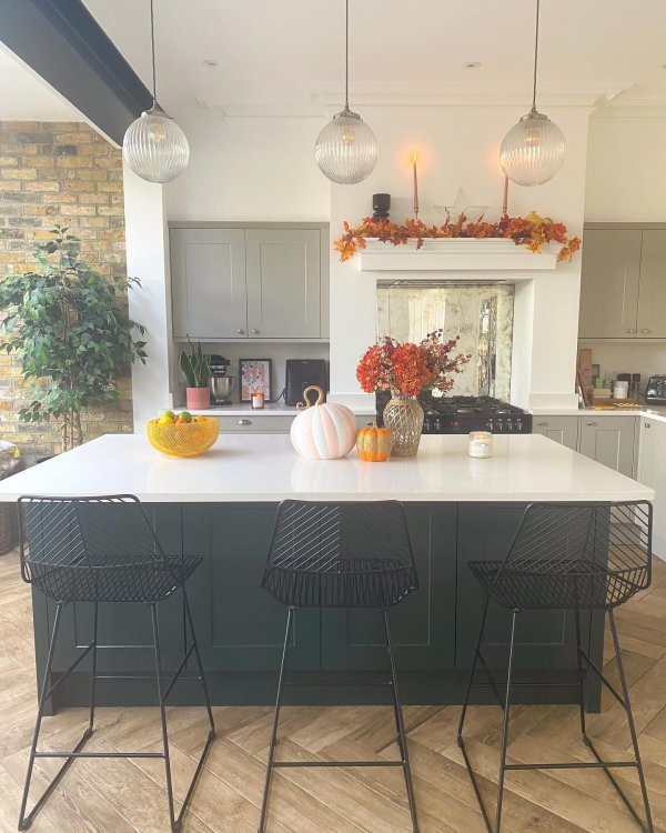 Chelford Pebble Kitchen | Fitted Kitchens | Howdens