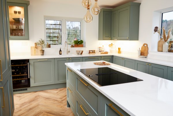 Chilcomb Reed Green In Frame Kitchen | Howdens