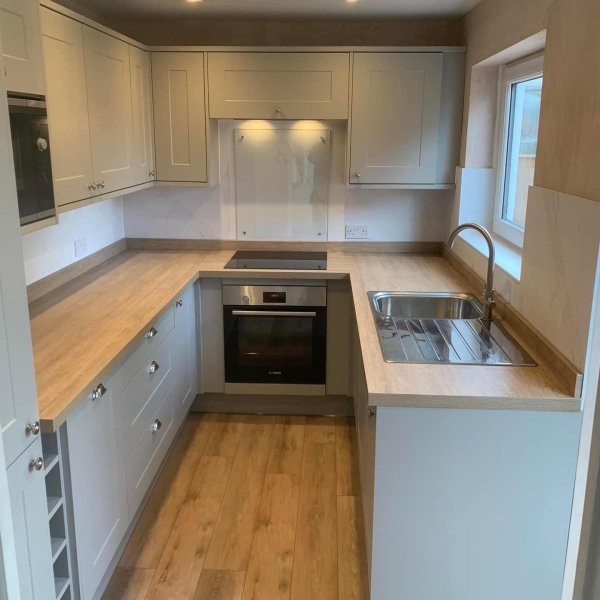 Chelford Pebble Kitchen | Fitted Kitchens | Howdens