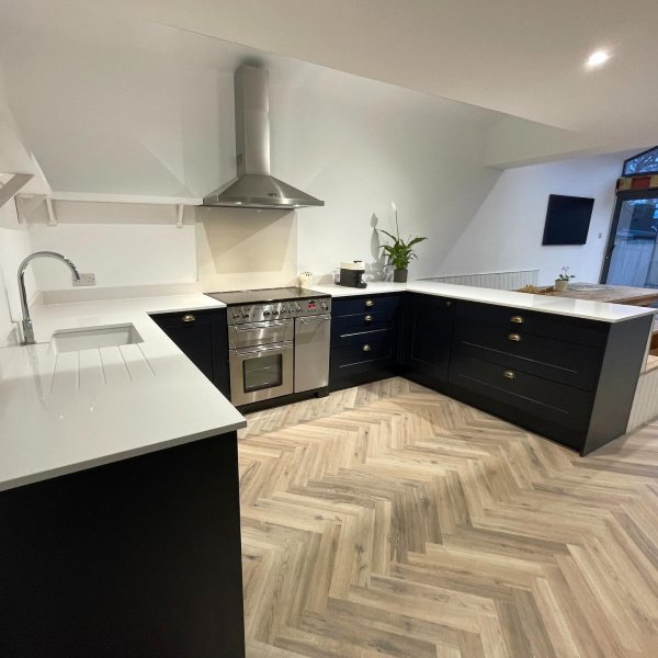 Chelford Navy Kitchen | Fitted Kitchens | Howdens