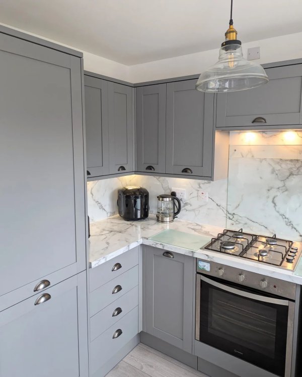 Allendale Slate Grey Kitchen | Fitted Kitchens | Howdens