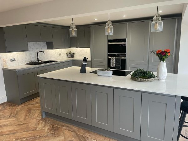 Chelford Dusk Blue Kitchen | Fitted Kitchens | Howdens
