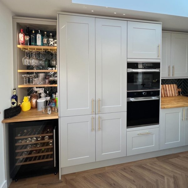 Chelford Pebble Kitchen | Fitted Kitchens | Howdens