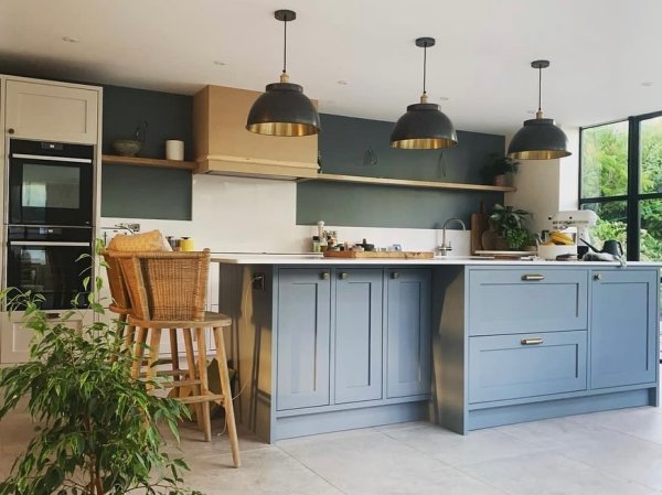 Chilcomb Dusk Blue In Frame Kitchen | Howdens