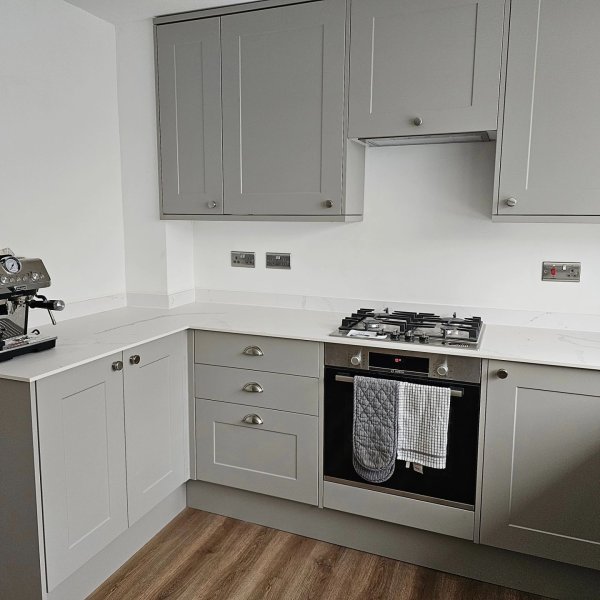 Chelford Pebble Kitchen | Fitted Kitchens | Howdens
