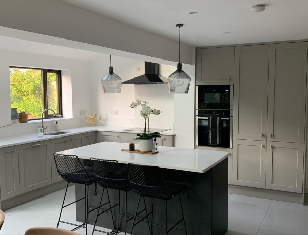 Halesworth Charcoal Kitchen | Fitted Kitchens | Howdens