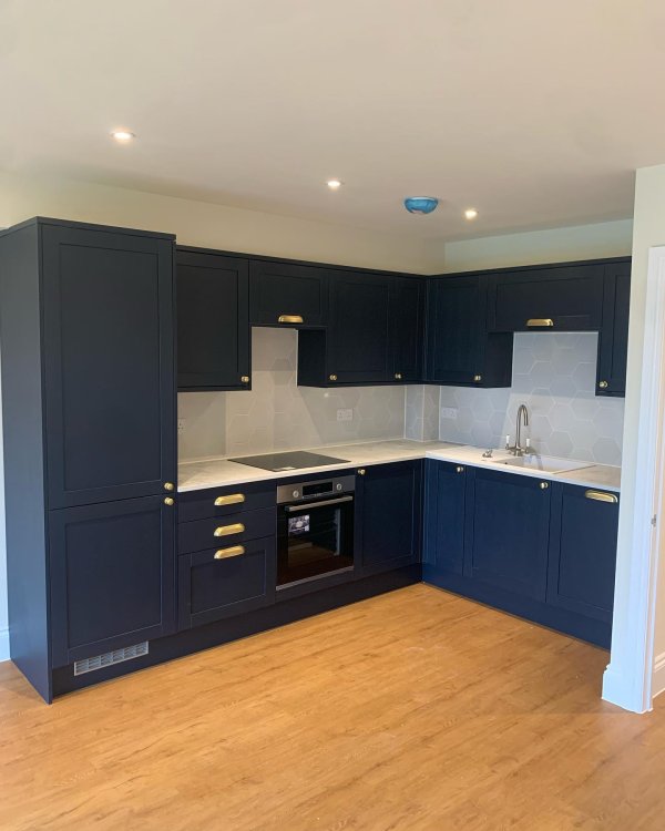 Allendale Dusk Blue Kitchen | Fitted Kitchens | Howdens
