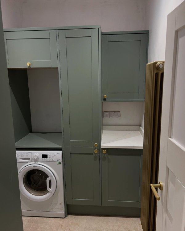 Witney Reed Green Kitchen | Fitted Kitchens | Kitchens | Howdens