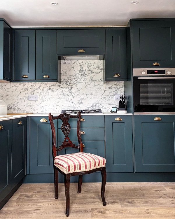 Chelford Paintable Kitchen | Fitted Kitchens | Howdens