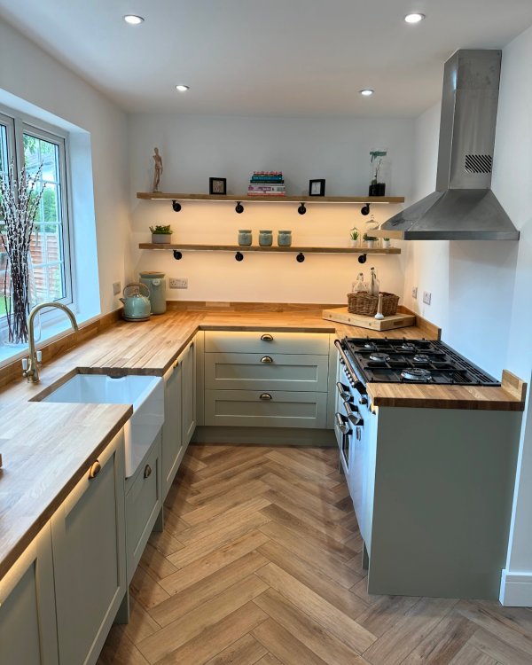 Halesworth Sage Green Kitchen | Fitted Kitchens | Howdens