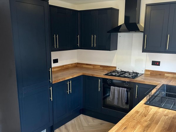 Halesworth Navy Kitchen | Fitted Kitchens | Howdens