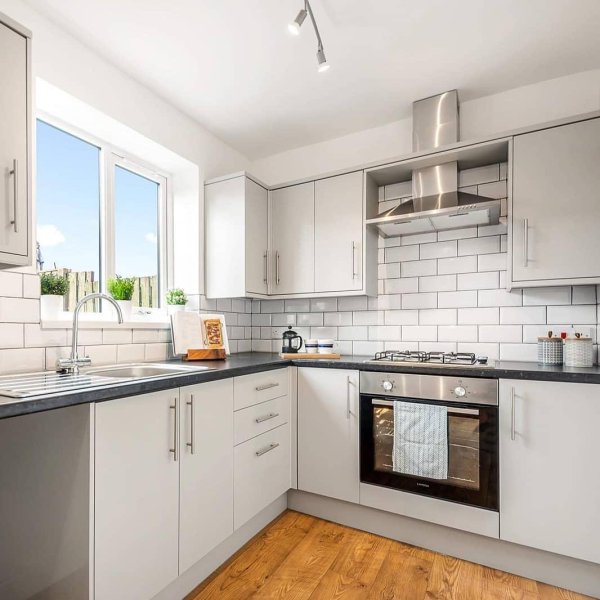 Greenwich Croft Grey Handleless Kitchen | Kitchens | Howdens