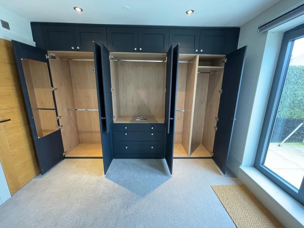 Halesworth Navy Bedroom | Fitted Bedrooms | Howdens
