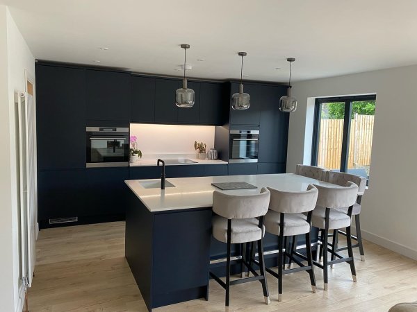 Clerkenwell Super Matt Navy Kitchen | Howdens