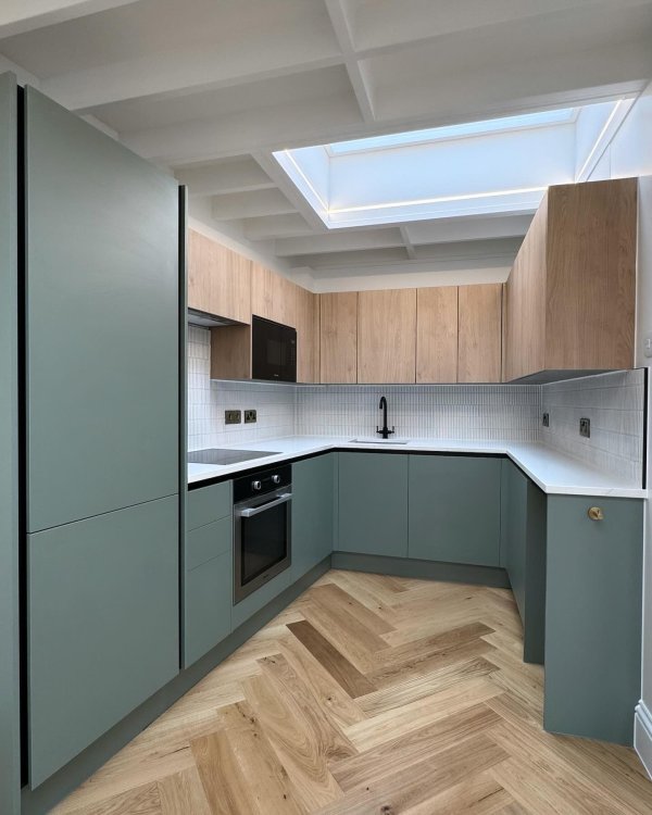 Hockley Textures Oak Handleless Kitchen | Kitchens | Howdens