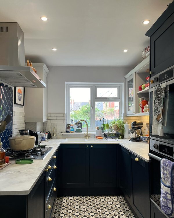 Allendale Navy Kitchen | Fitted Kitchens | Howdens