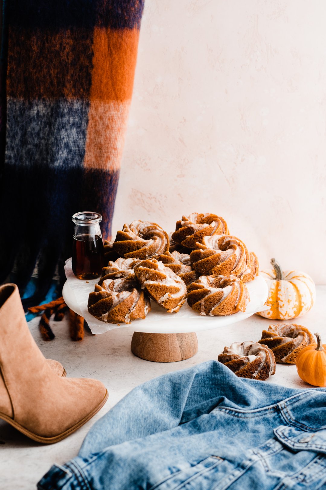 Need An Easy Fall Dessert Recipe? Try Mini Pumpkin Bundt Cakes - Lulus ...