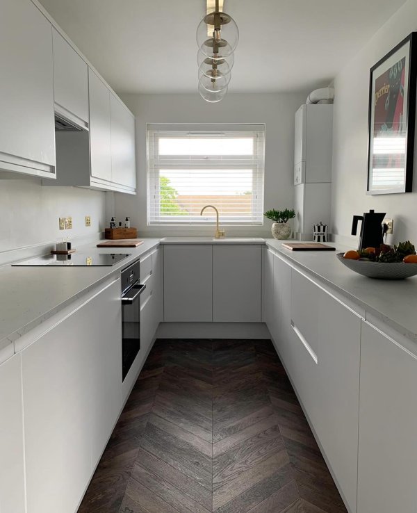 Clerkenwell Super Matt White Kitchen | Howdens