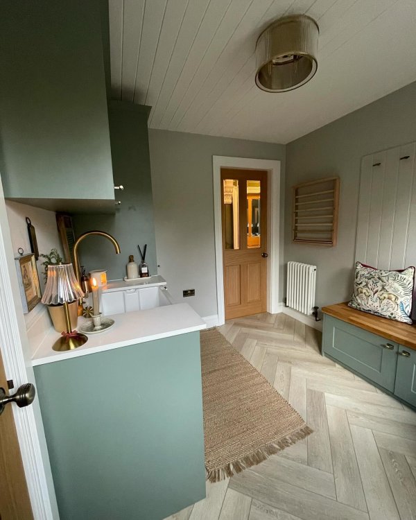 Chelford Reed Green Kitchen | Fitted Kitchens | Howdens