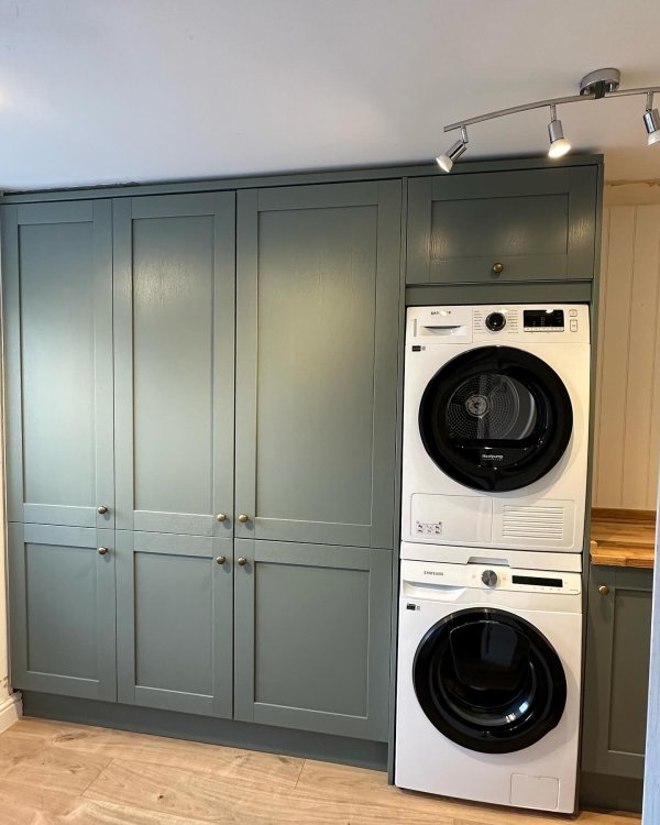 Halesworth Dusk Blue Kitchen | Fitted Kitchens | Howdens