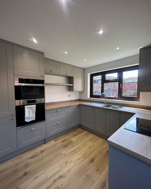Chelford Pebble Kitchen | Fitted Kitchens | Howdens