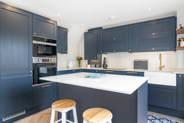 Allendale Navy Kitchen | Fitted Kitchens | Howdens