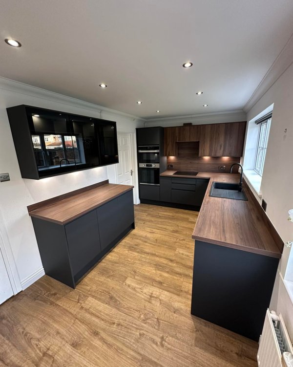Clerkenwell Super Matt Charcoal Kitchen | Howdens