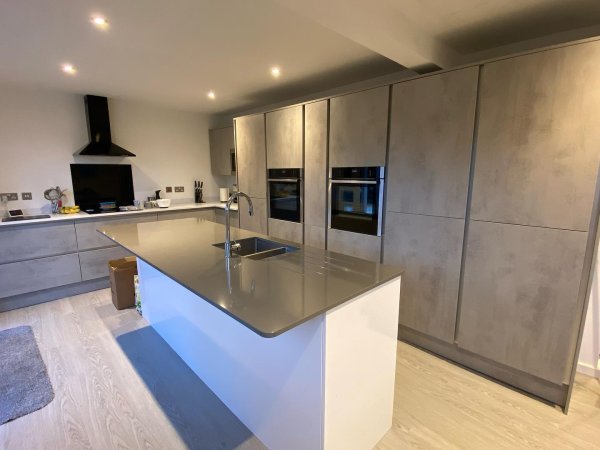 Hockley Textures Concrete Kitchen | Howdens