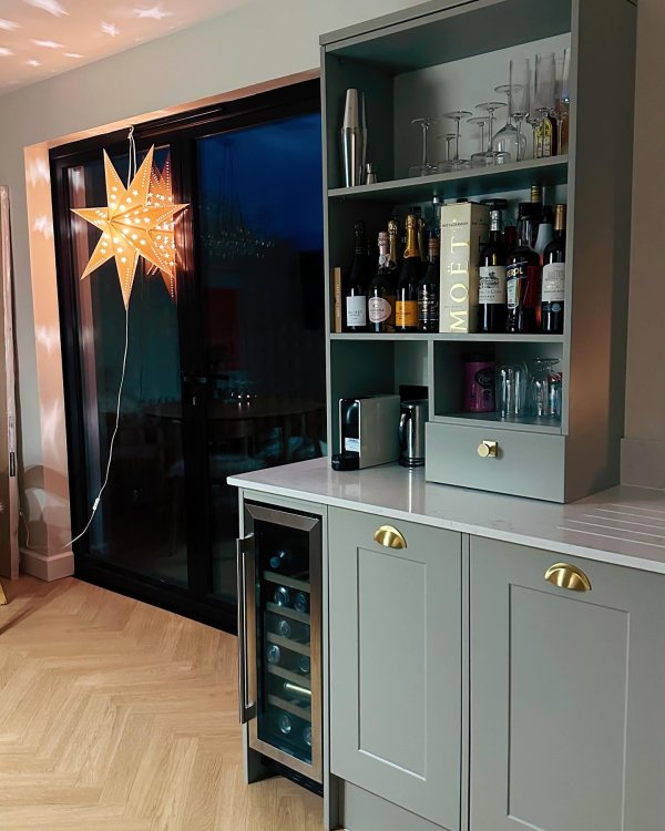 Chelford Pebble Kitchen | Fitted Kitchens | Howdens